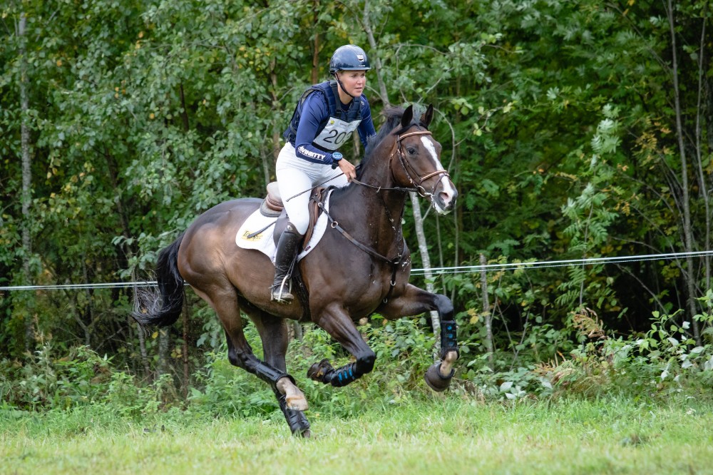 Sanna Siltakorpi ja Bofey Click kolmansia Avenches’n kolmessa tähdessä ...