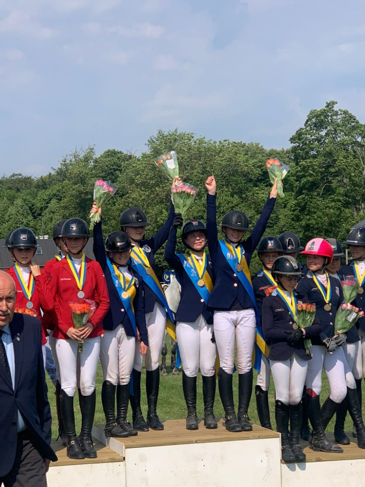 Kahden joukkuekullan päivä NBCH Flyingessä - Suomen Ratsastajainliitto