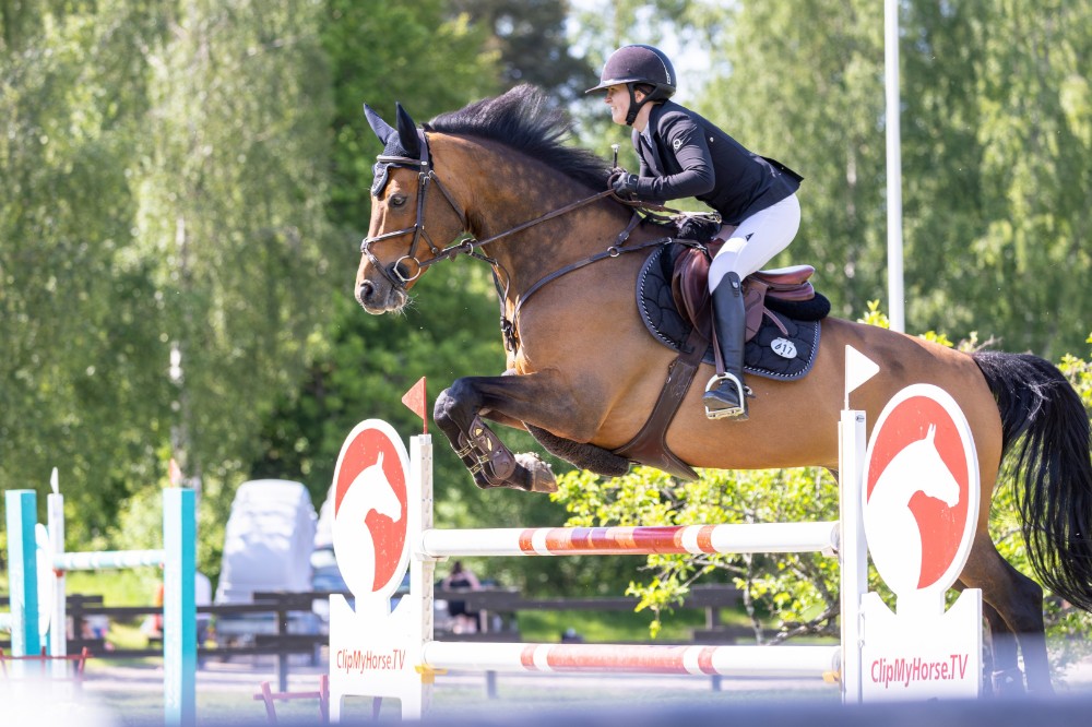 Pohjola Gold Grand Prix Pipsa Koskelle – myös Sani Illi voittoon - Suomen Ratsastajainliitto